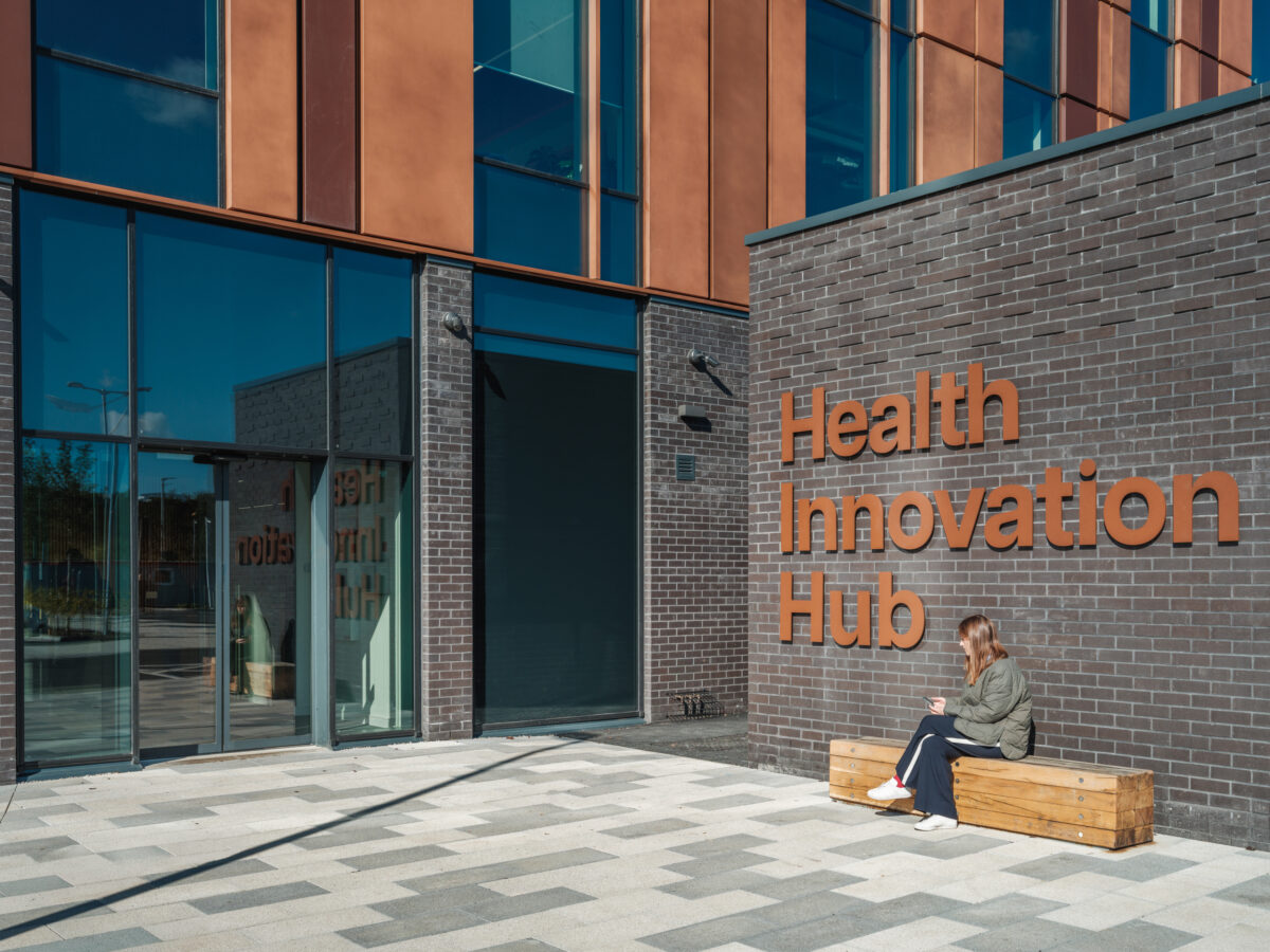 Health Innovation Hub: Flexible Lab and Office Spaces